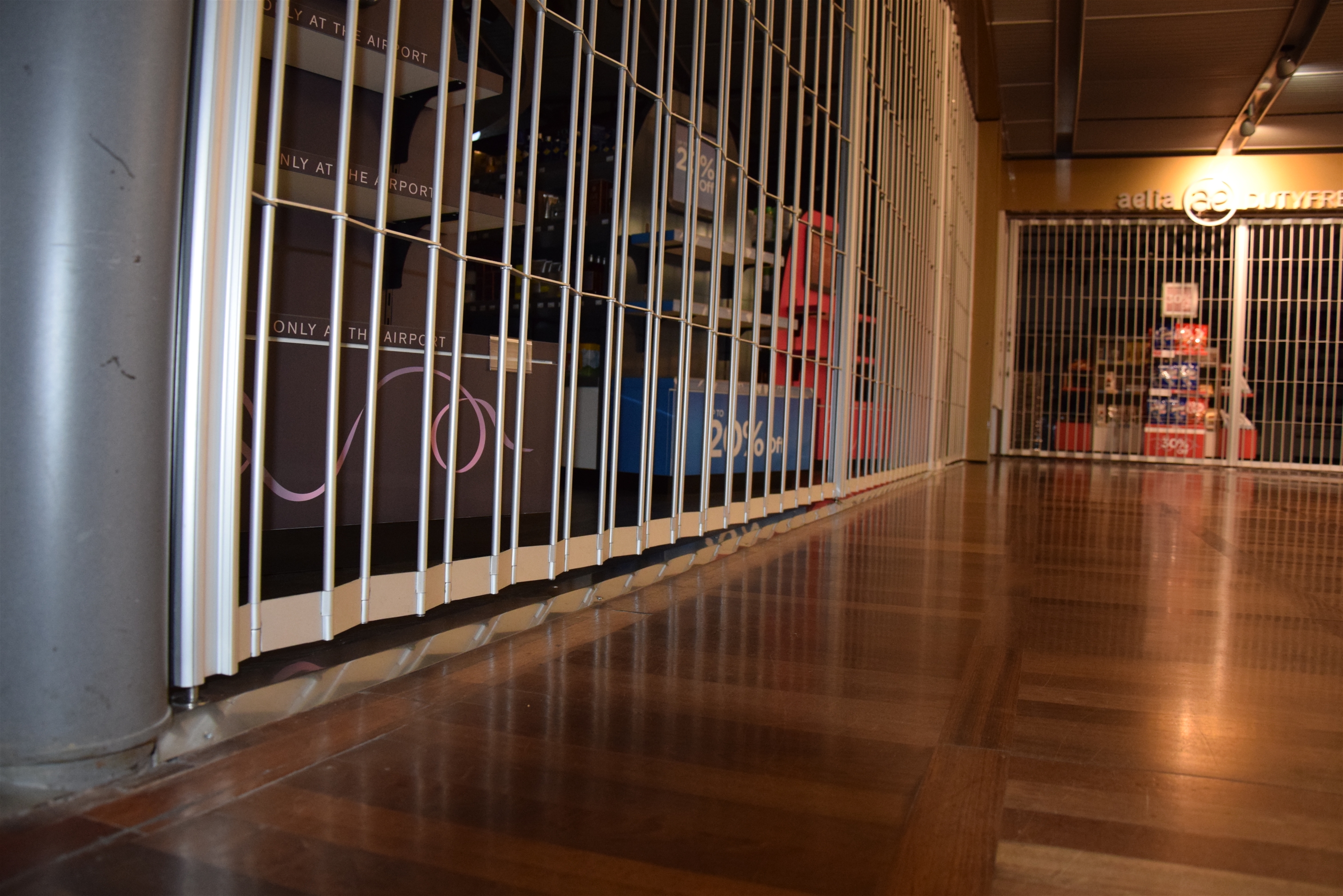 Serranda in policarbonato trasparente per negozio - Conegliano Serramenti