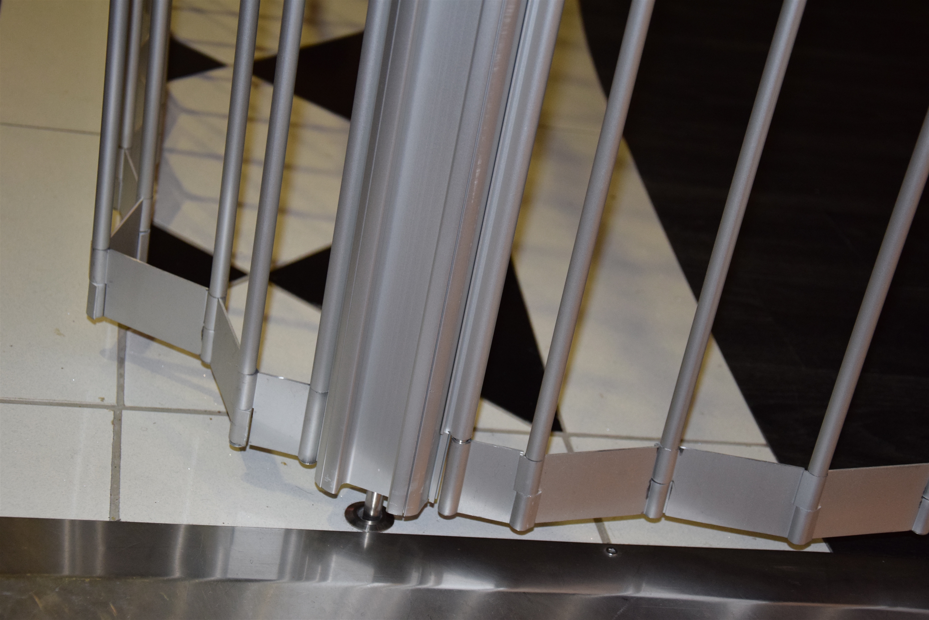 Serranda in policarbonato trasparente per negozio - Conegliano Serramenti